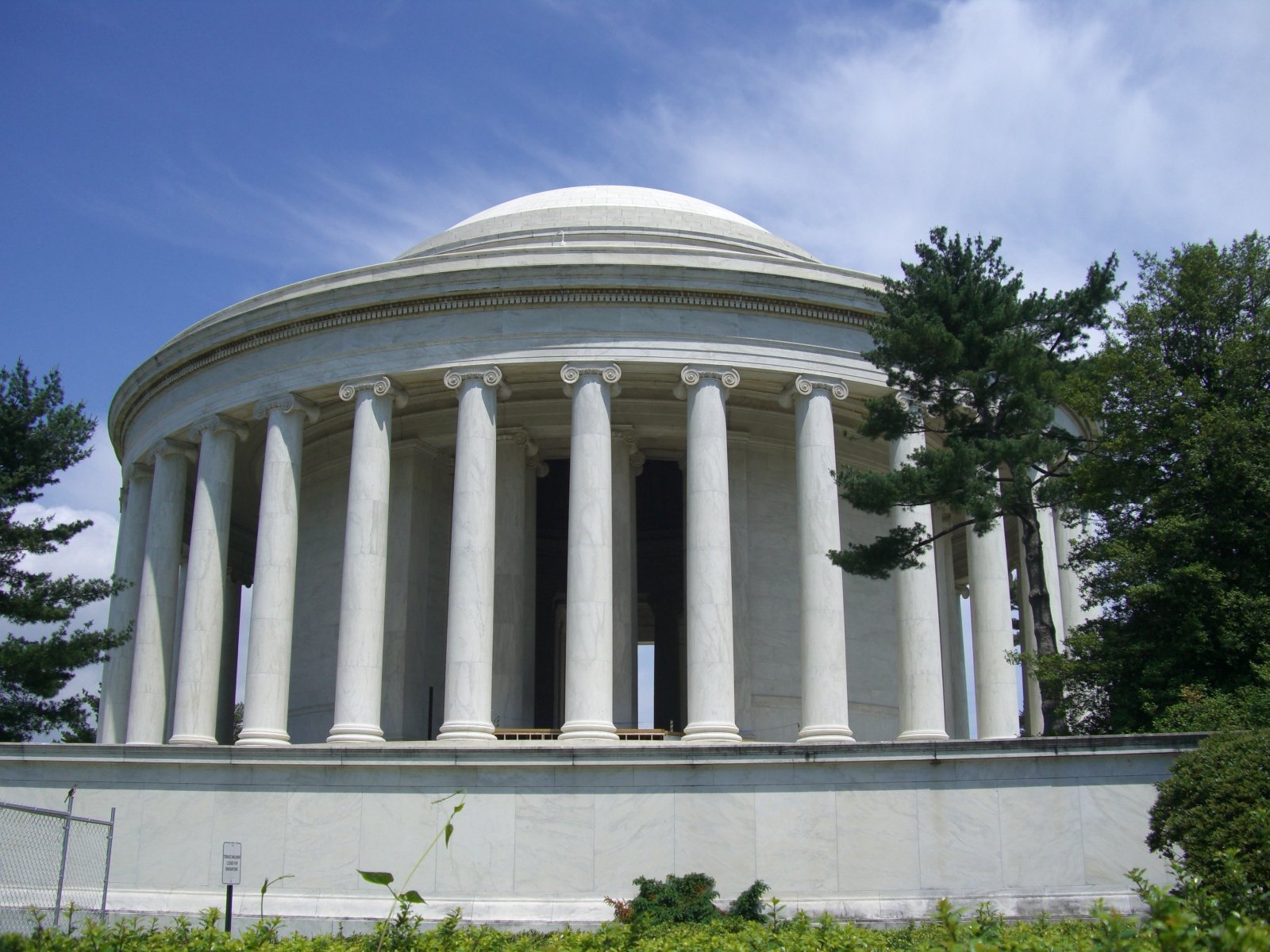 The memorial to Thomas Jefferson is